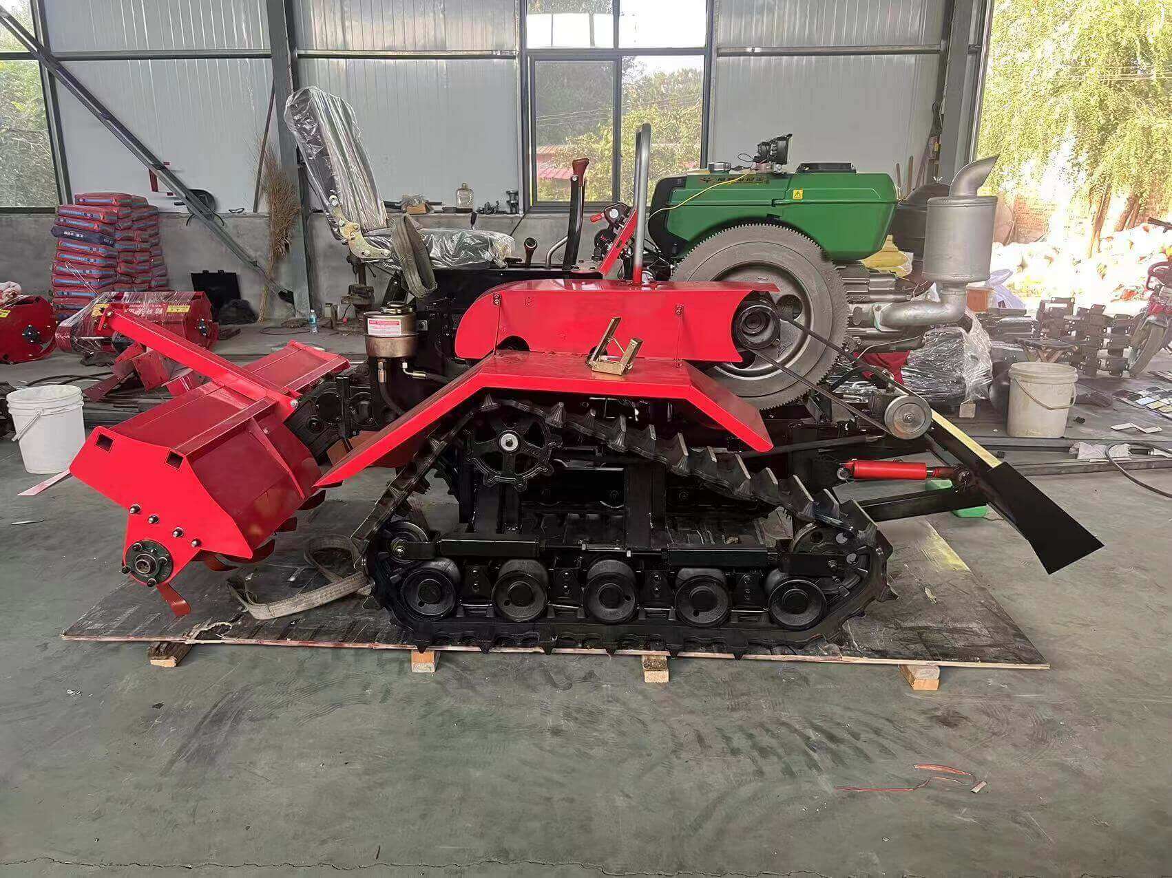 Crawler tiller, agricultural machinery